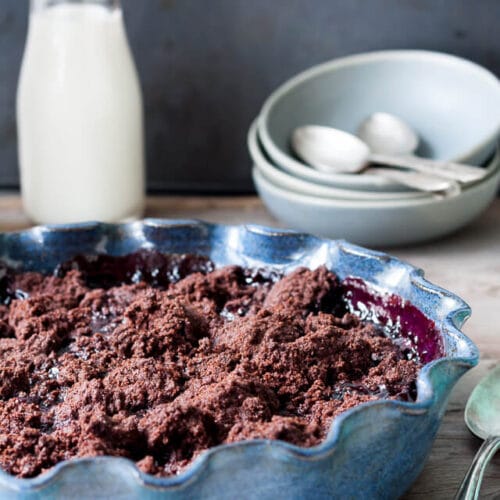 Cherry chocolate crumble