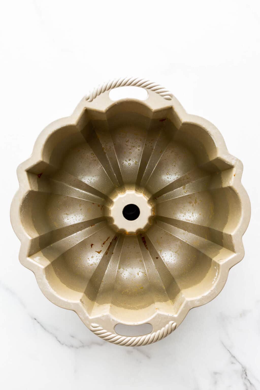 How to use a bundt pan - The Bake School
